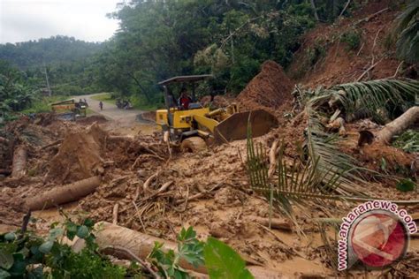 Longsor Banjir Landa Sejumlah Wilayah Cilacap ANTARA News
