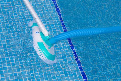 Bâche déchirée ou trouée Nos astuces pour la remettre en état Construire sa piscine