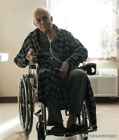 美劇老熟臉叮叮叔演員去世，靠眼神面部表情演活中風大佬，誰不服 每日頭條