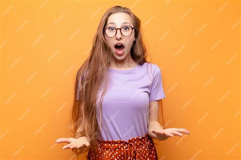 Bouche Bée Et étonné Choqué Et étonné Dune Surprise Incroyable Photo Premium