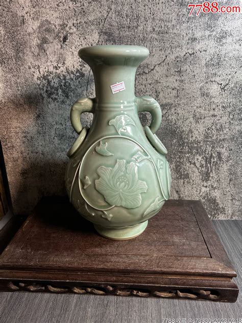 80年代，中国龙泉，豆青釉牡丹双耳花瓶一只，磕旧瓷器专注寡妇二十年【7788商城】