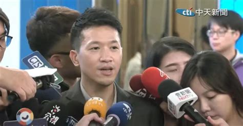 同桌零互動是否幫王世堅加油何志偉妙回這句話