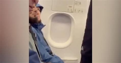 Хабиба Нурмагомедова сняли с рейса в США Москва 24 12 01 2025