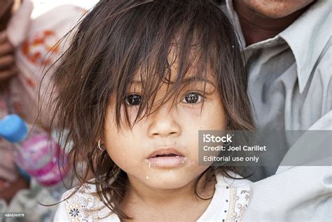 Gadis Kamboja Menunggu Vaksinasi Foto Stok Unduh Gambar Sekarang