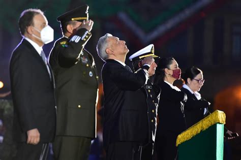 Izamiento de bandera en memoria de las víctimas de los sismos de 1985 y