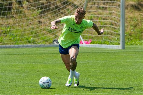 Noa Lang Kan Fluiten Naar Rugnummer 10 Van Xavi Simons Psv Houdt