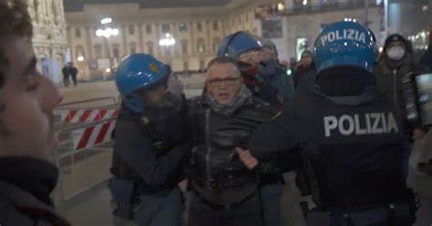Milano No Green Pass Tornano In Piazza In Duecento Tentano Un Corteo
