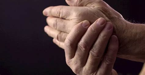 Subtle Lung Cancer Symptom On Your Fingers And Other Early Signs