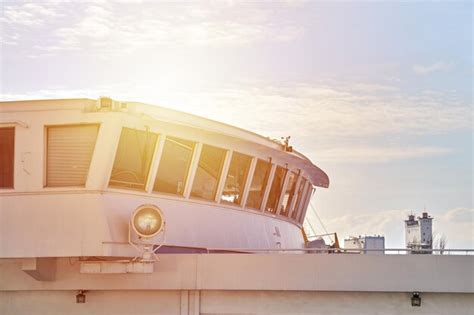 Pont De Navire Du Capitaine Salle Extérieure Du Matelot Qualifié Pour