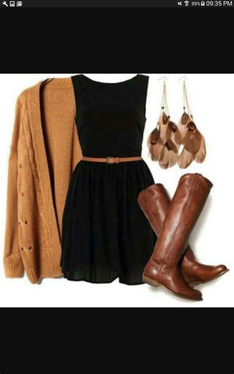 Venta Vestido Negro Con Botas Vaqueras En Stock