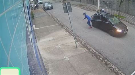 Mulher Atropela Bandidos Armados E Salva Marido De Assalto Em SP Assista
