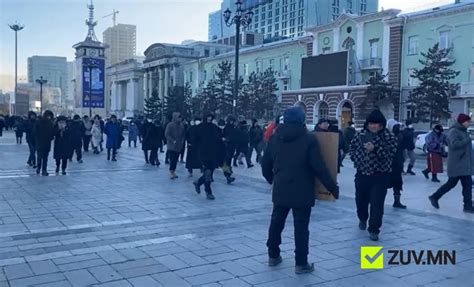 ЦЕГ Өчигдрийн жагсаалд оролцсон иргэдээс саатуулж эрүүлжүүлсэн хүн