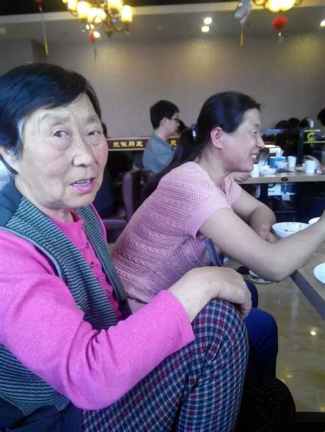 所謂父女母子一場，不過意味著他們目送著我們的背影越走走遠！ 每日頭條