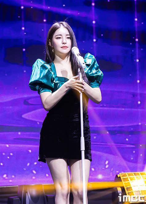 [포토] 브레이브걸스 유정 섹시큐티 뉴트로 꼬북~