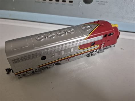 Santa Fe F7 Upper Tier Nice Detail Model Locomotivetrain 4837303100