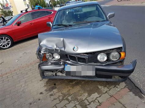 Puławy Młody kierowca bmw zakończył jazdę na zaparkowanych autach