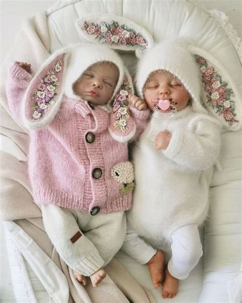 чепчик спицами с вышивкой