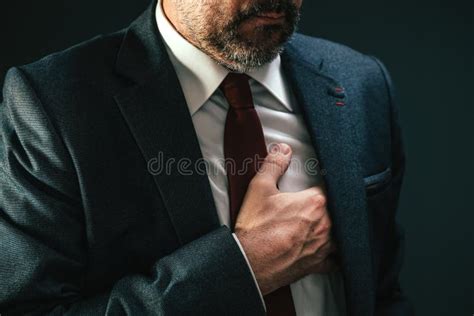Político Con Infarto Cerebral Y Síntomas De Paro Cardíaco Foto de