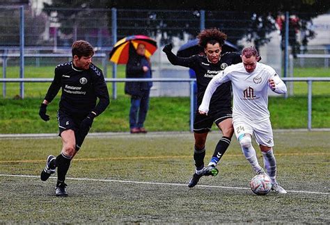 Fußball Die Besten Bilder Vom Testspiel Zwischen Südstern Singen Und