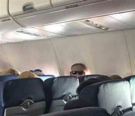 Dachte Während Des Halben Fluges Dass Mich Der Dude Anstarrt Bis Ich