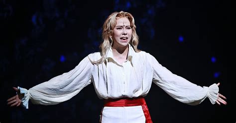 혁명 한복판에 선 오스칼 김지우 1987 속 시민 같은 기분