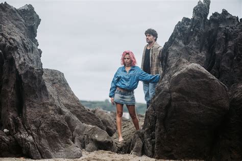 Série Portuguesa Rabo De Peixe” Chega à Netflix Em Maio Observador