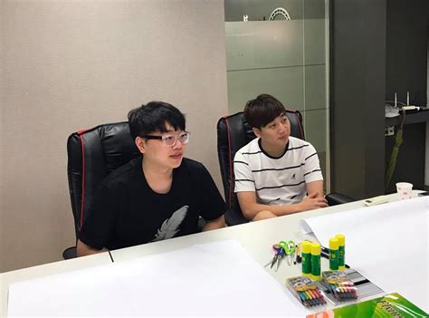 팀워크 강화 프로그램에 참여 중인 Kt롤스터 선수들 Kt롤스터 Rolster Story