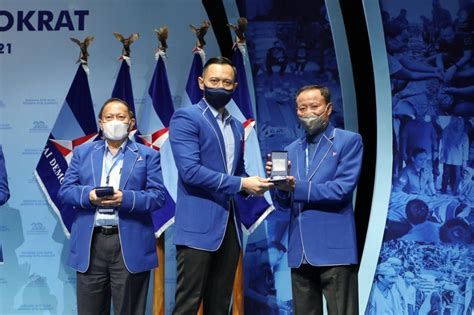 Demokrat Anugrahkan Penghargaan Untuk 35 Senior Partai Seputar NTT