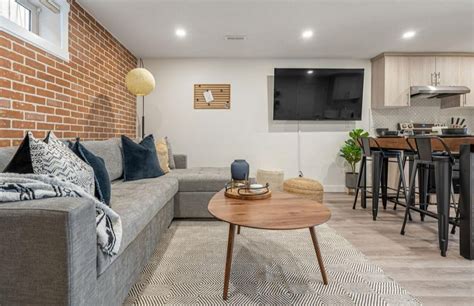 캘거리 Ab 옐로우 브릭 로드 노 서비스 피스 65 스마트 Tv 특가 예약 투어비스