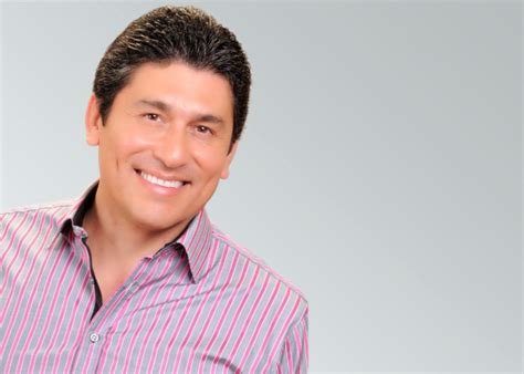 Por El Placer De Vivir” Con Cesar Lozano Continua Creciendo En