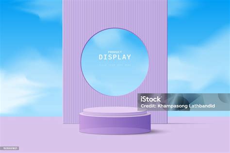 3d 푸른 하늘과 구름 배경 보라색 3d 투명 유리 실린더 연단 받침대 또는 제품 디스플레이 스탠드에는 배경 중간에 원형 둥근