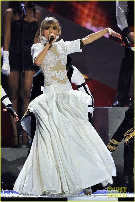Taylor Swift Brit Awards 2013 Performance Watch Now Photo 2815905