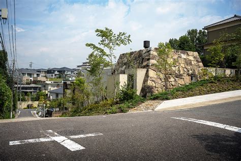 Tomoaki Uno Architects Designs Takamine Cho House With Stone Pyramid