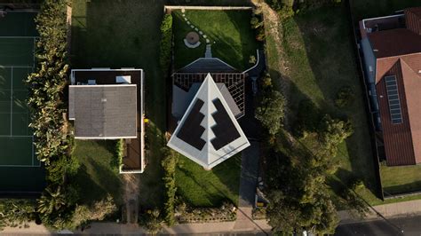 Alexander Symes Architect Reworks Cake House On Australian Coast