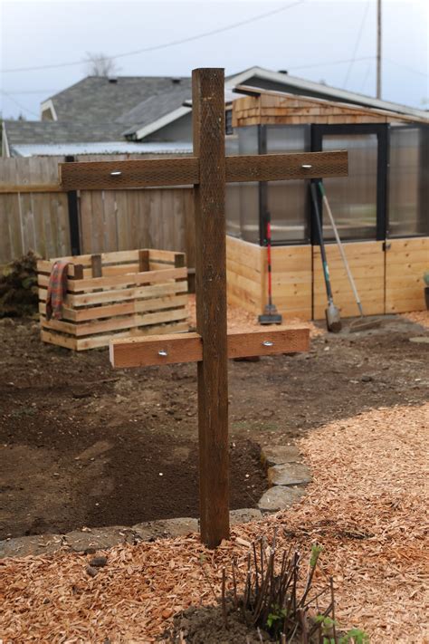 How To Build A Raspberry Trellis In One Afternoon Easy Diy Garden