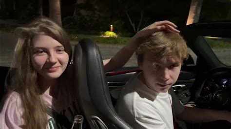 ГАЕЧКА ГЛАДИТ ПО ГОЛОВКЕ СТРОГО Youtube