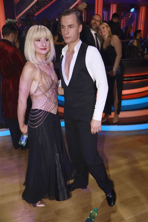 VIDEO Oskar Hes ve StarDance svým krásným tancem rozplakal maminku v hledišti