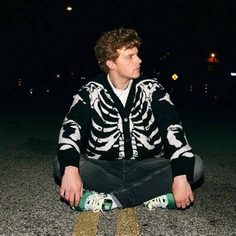 Artist Säm Wilder Wolf In A Suit