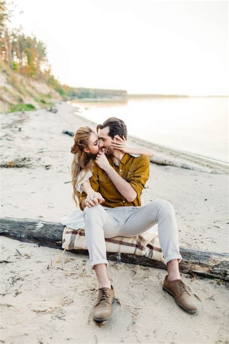 Baiser Romantique Secret Sentiments Romantiques Damour Moment Dintimité Couples Dans Lamour