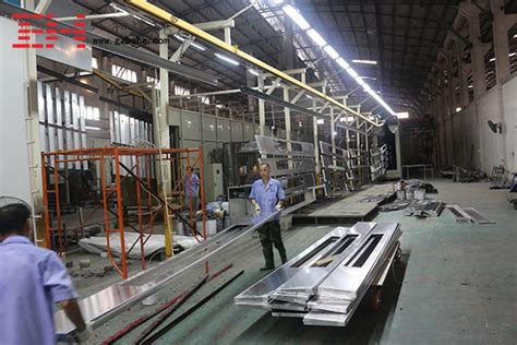 喷涂第一步氟碳铝单板表面喷涂处理的前处理 八和建材