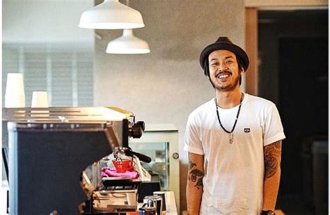 Muhammad Aga Barista Tampan Bikin Kamu Pengen Dibuatin Kopi Tiap Pagi