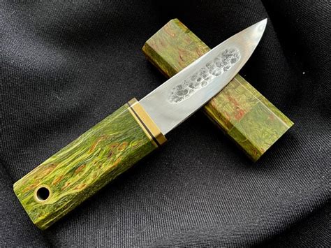 Шейные якуты в наличии Сталь N690 Стабилизированная карельская береза В наличии Ножевая