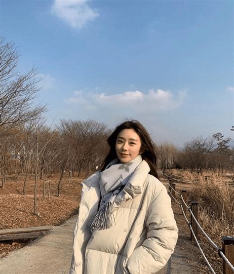 气质美女李主傧的穿搭写真图集