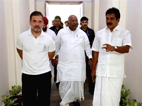 Congress President Mallikarjun Kharge With Party Leaders Rahul Gandhi