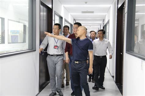 科技日报总编辑刘亚东一行莅临公司调研 京新药业