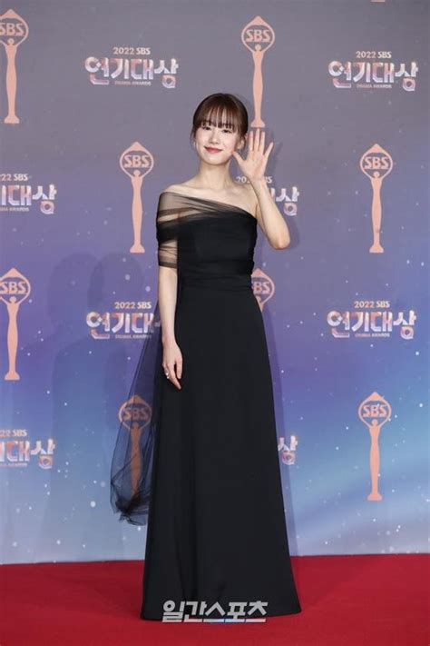 포토 윤상정 귀여운 손인사 네이트 연예