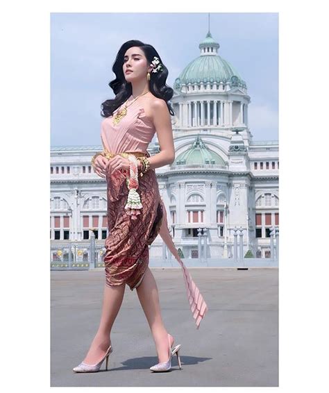 Nisamanee Lertworapong On Instagram “หญิงไทย” Thai Dress Thai
