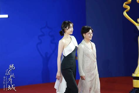 白百何不满新片《妈阁是座城》结局？与李少红知性亮相北影节红毯