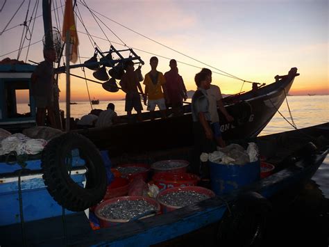 Sunrise At Local Fish Market Trip Hoi An Tripfany Travel