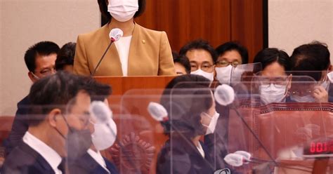 업무보고하는 이영 장관